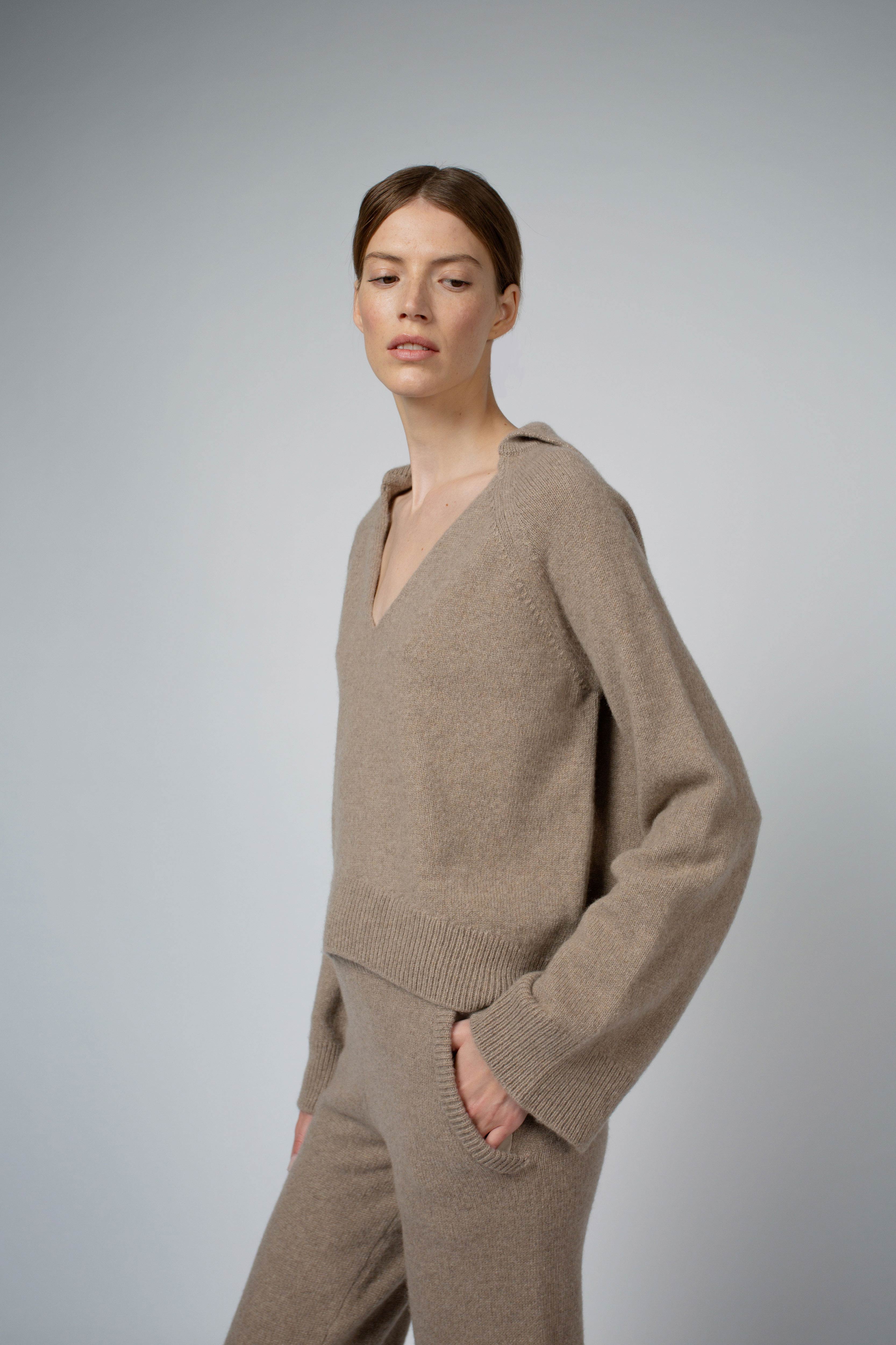 SANTICLER Eco Cashmere Raglan Sleeve Crop Sweater in Fawn – Santicler