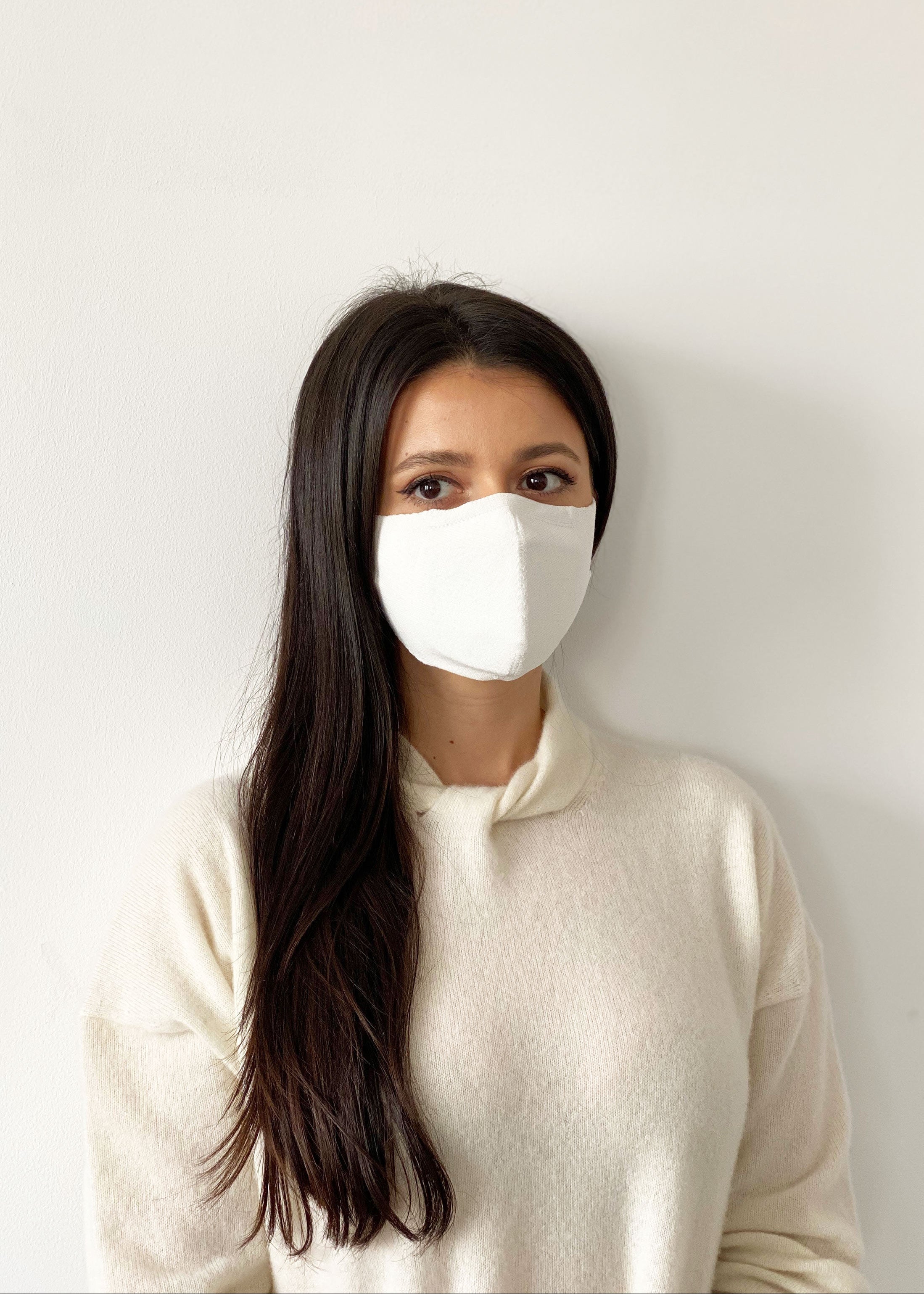 Reusable antibacterial mask protects against breakouts. – Santicler